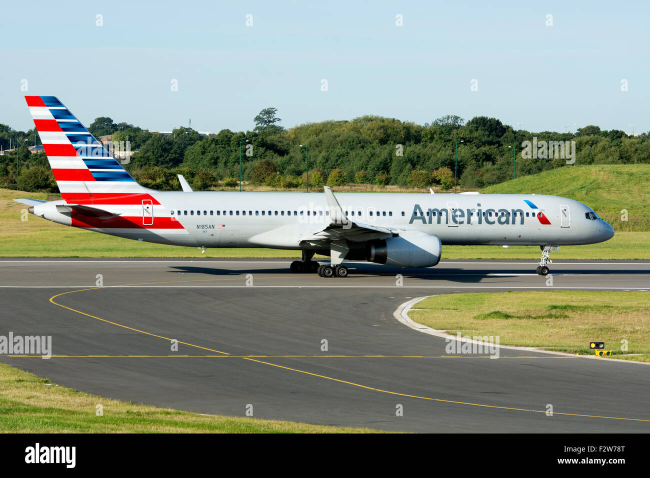 American airlines new livery hi-res stock photography and images - Alamy