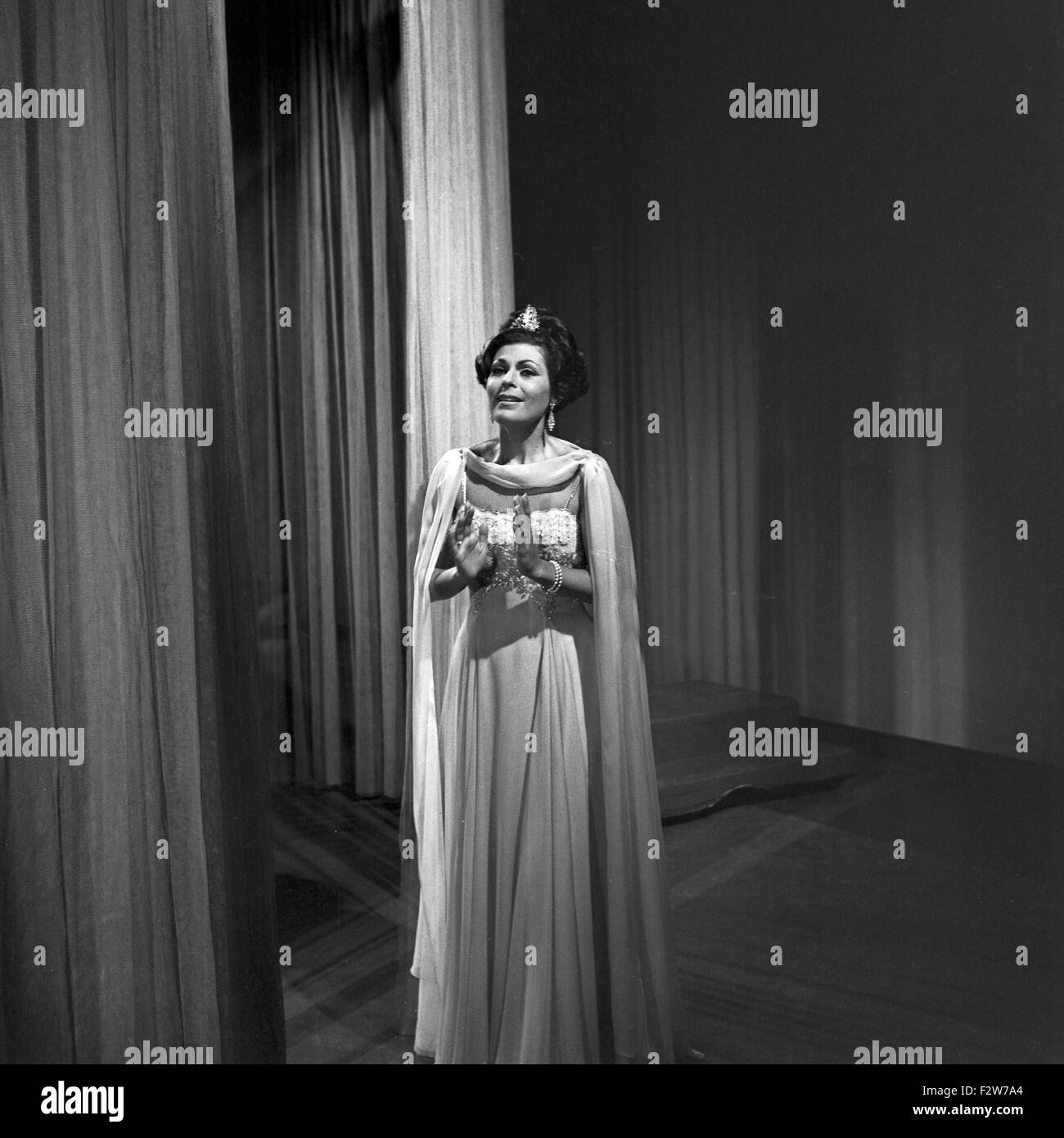 American musical film singer actor hi-res stock photography and images ...