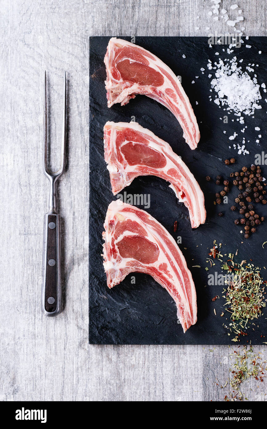 Raw lamb chops Stock Photo - Alamy