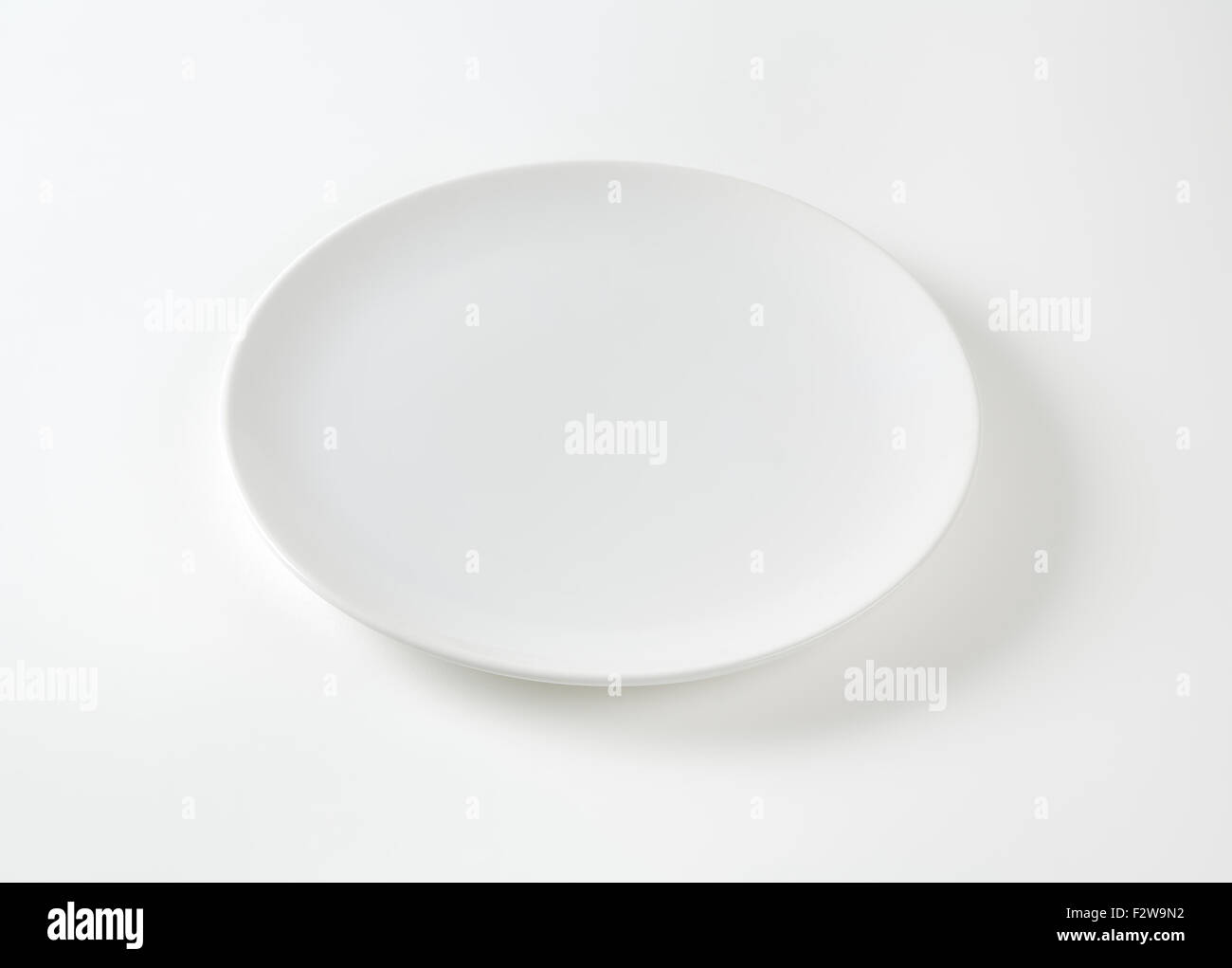 empty white plate on white background Stock Photo - Alamy