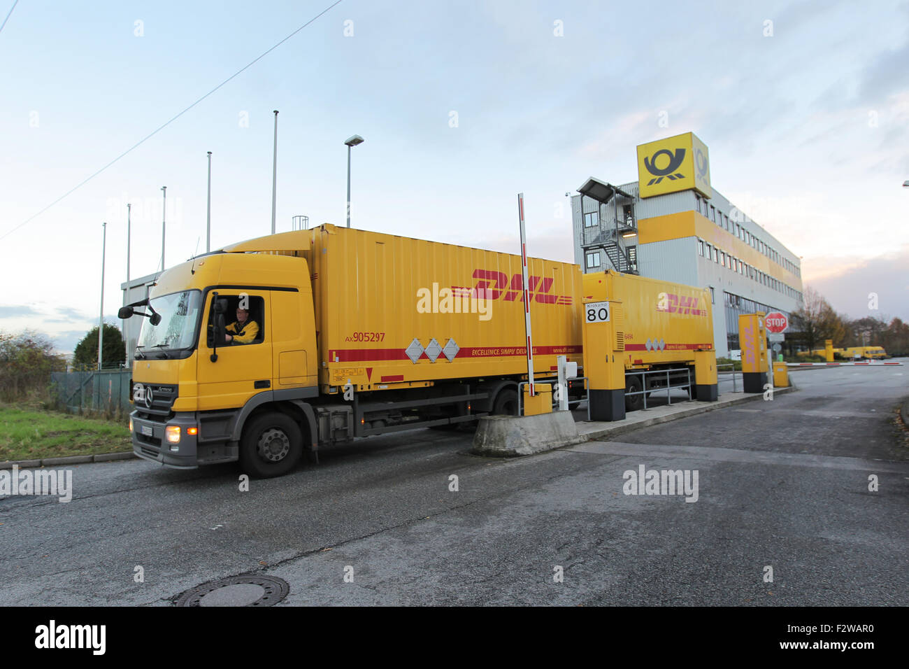 Dhl trailers hi-res stock photography and images - Alamy