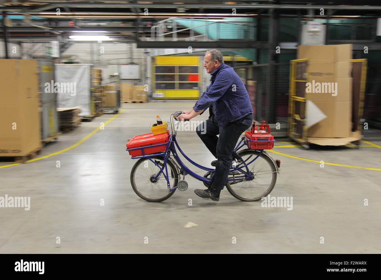 Dhl cargo bike hi-res stock photography and images - Alamy