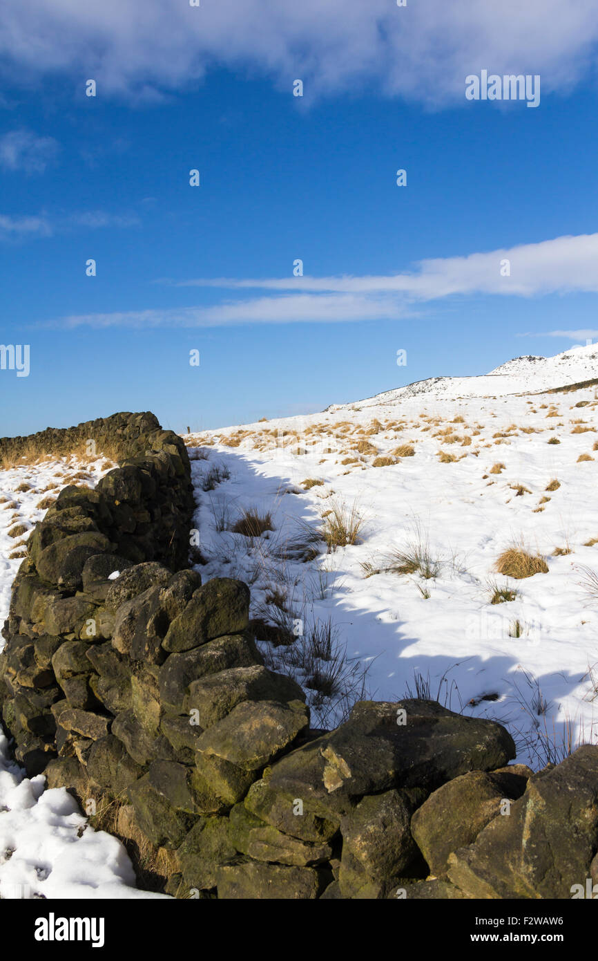 Dovestones reservoir snow hi-res stock photography and images - Alamy