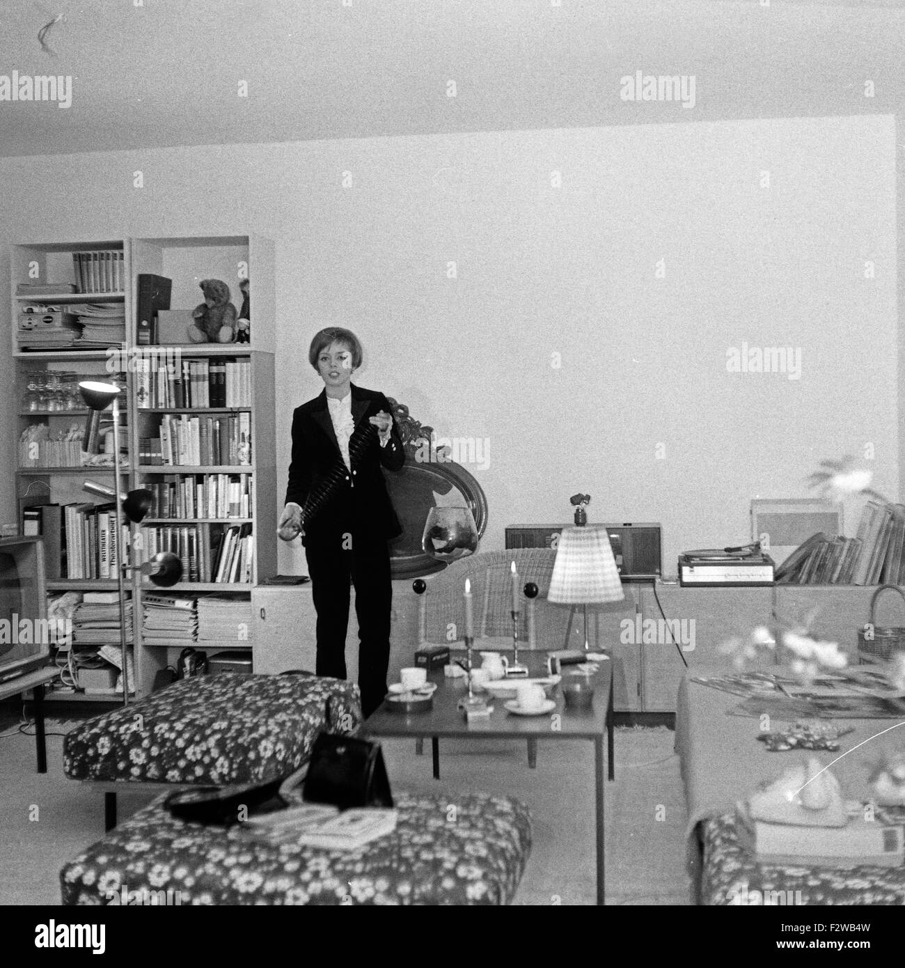 Deutsche Schauspielerin Heidi Mahler in ihrem Wohnzimmer, Deutschland ...