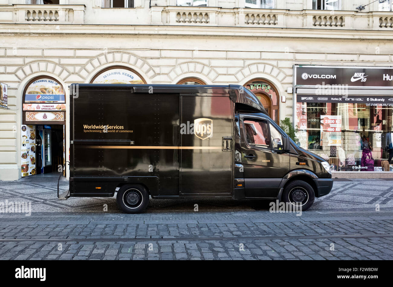 Ups van hi-res stock photography and images - Alamy