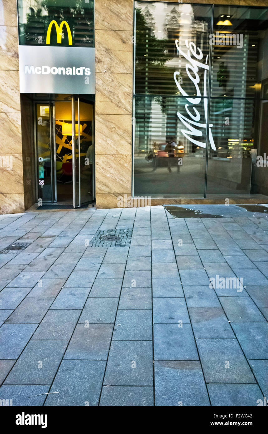 Mcdonalds exterior hi-res stock photography and images - Alamy