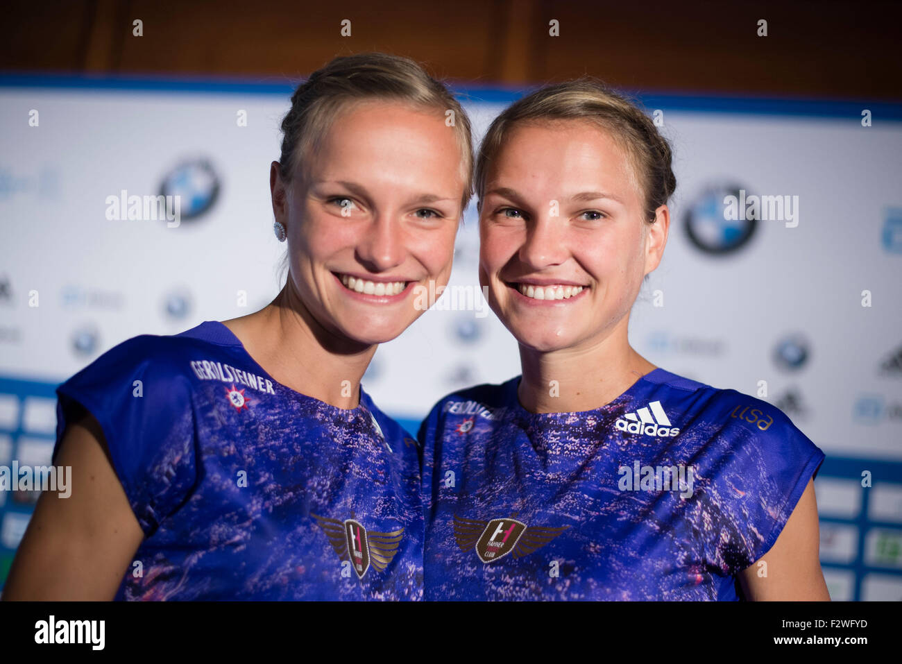Berlin, Germany. 24th Sep, 2015. Anna Hahner (l) and her twin sister ...