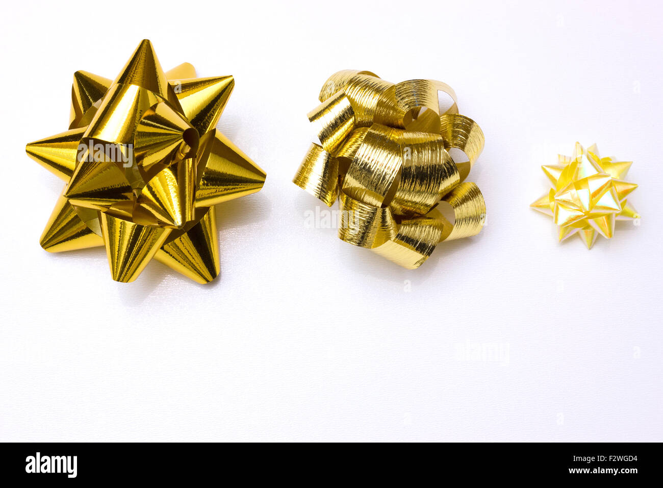 Gold metallic bow hi-res stock photography and images - Alamy