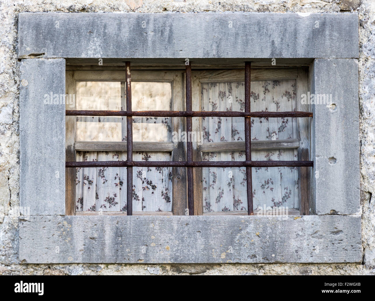 Old window iron bars hi-res stock photography and images - Alamy
