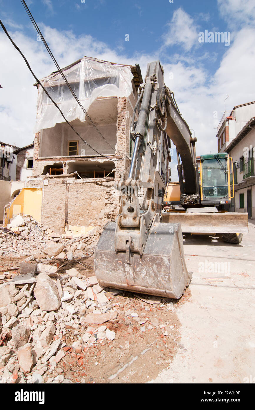 Building demolition for reconstruction Stock Photo - Alamy