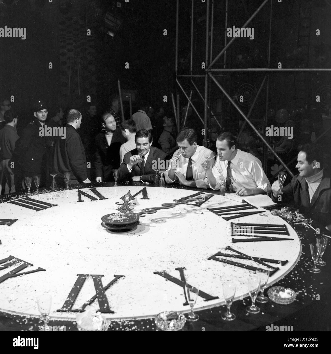 Countdown tv show clock hi-res stock photography and images - Alamy