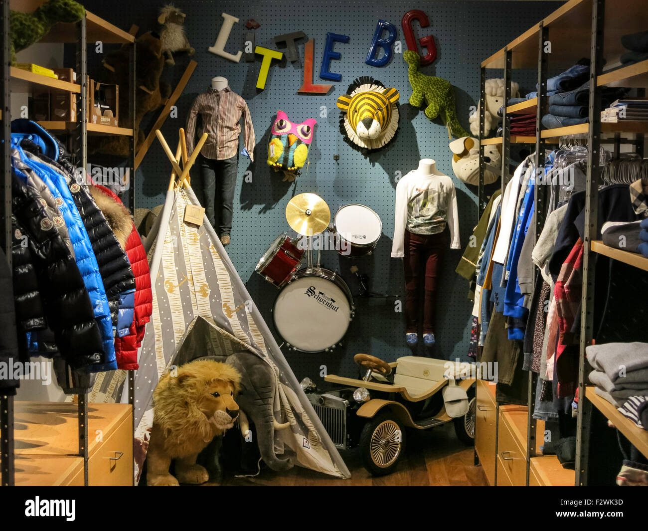 Bergdorf Goodman Luxury Department Store Display, NYC Stock Photo - Alamy