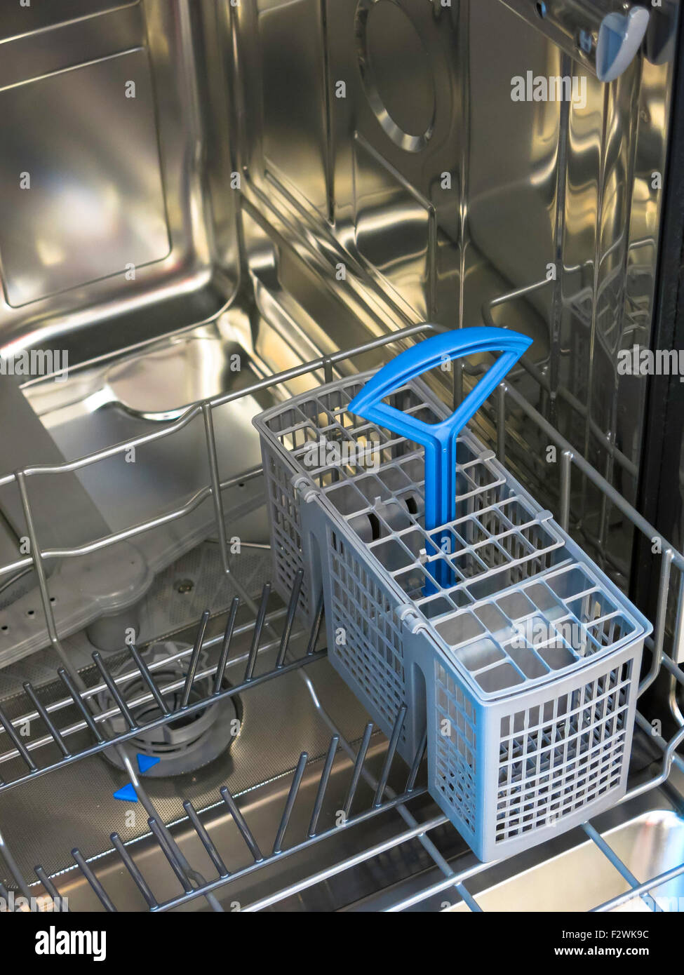 Stainless steel dishwasher hi-res stock photography and images - Alamy
