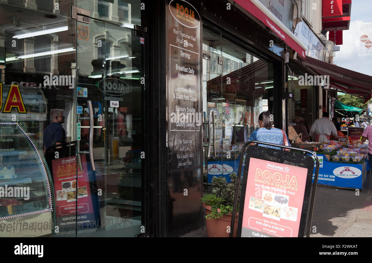 Tooting street hi-res stock photography and images - Alamy