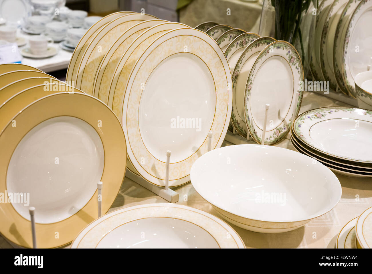 pile stack of clean washed plates Stock Photo - Alamy
