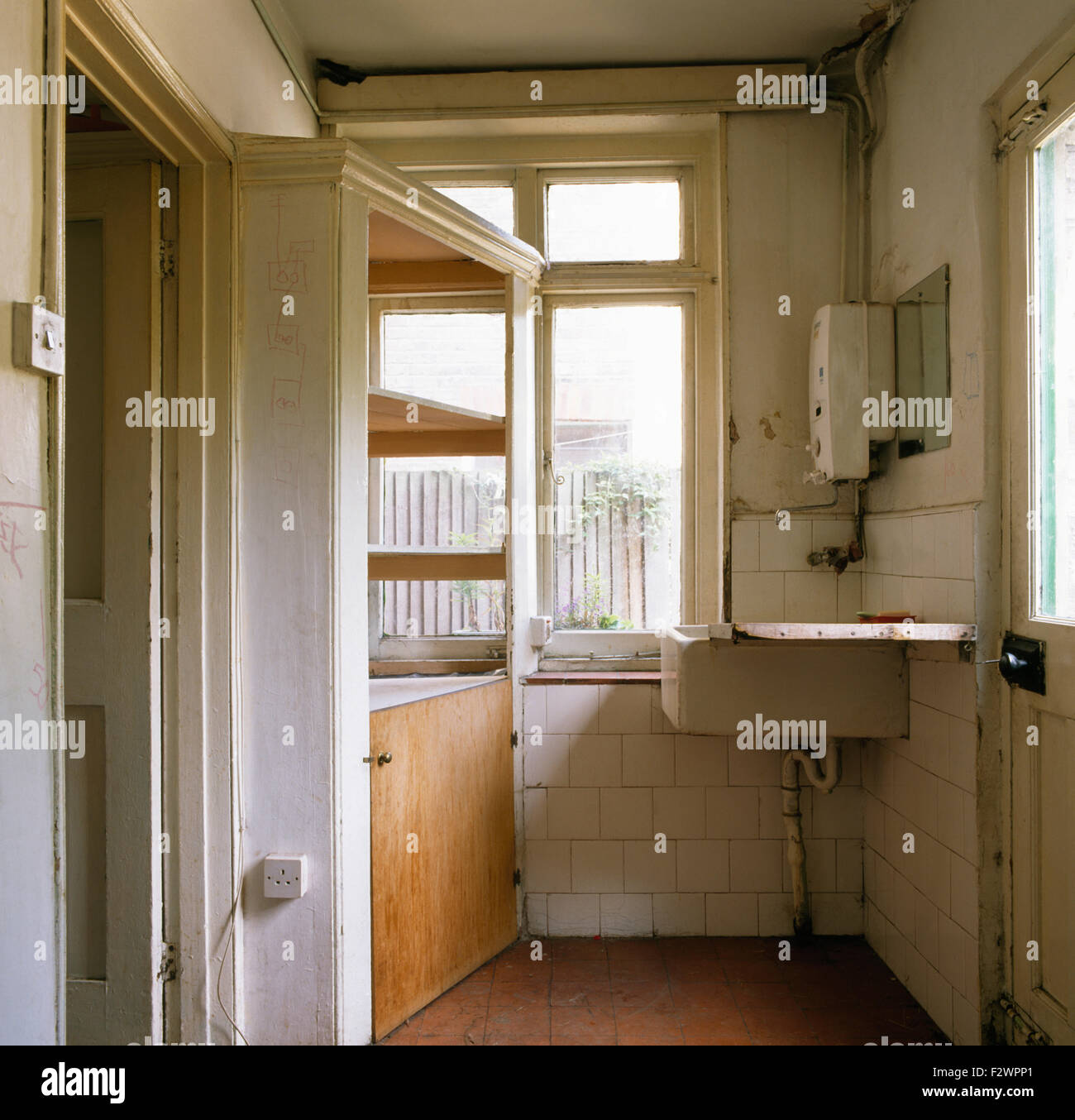 Empty kitchen hi-res stock photography and images - Alamy