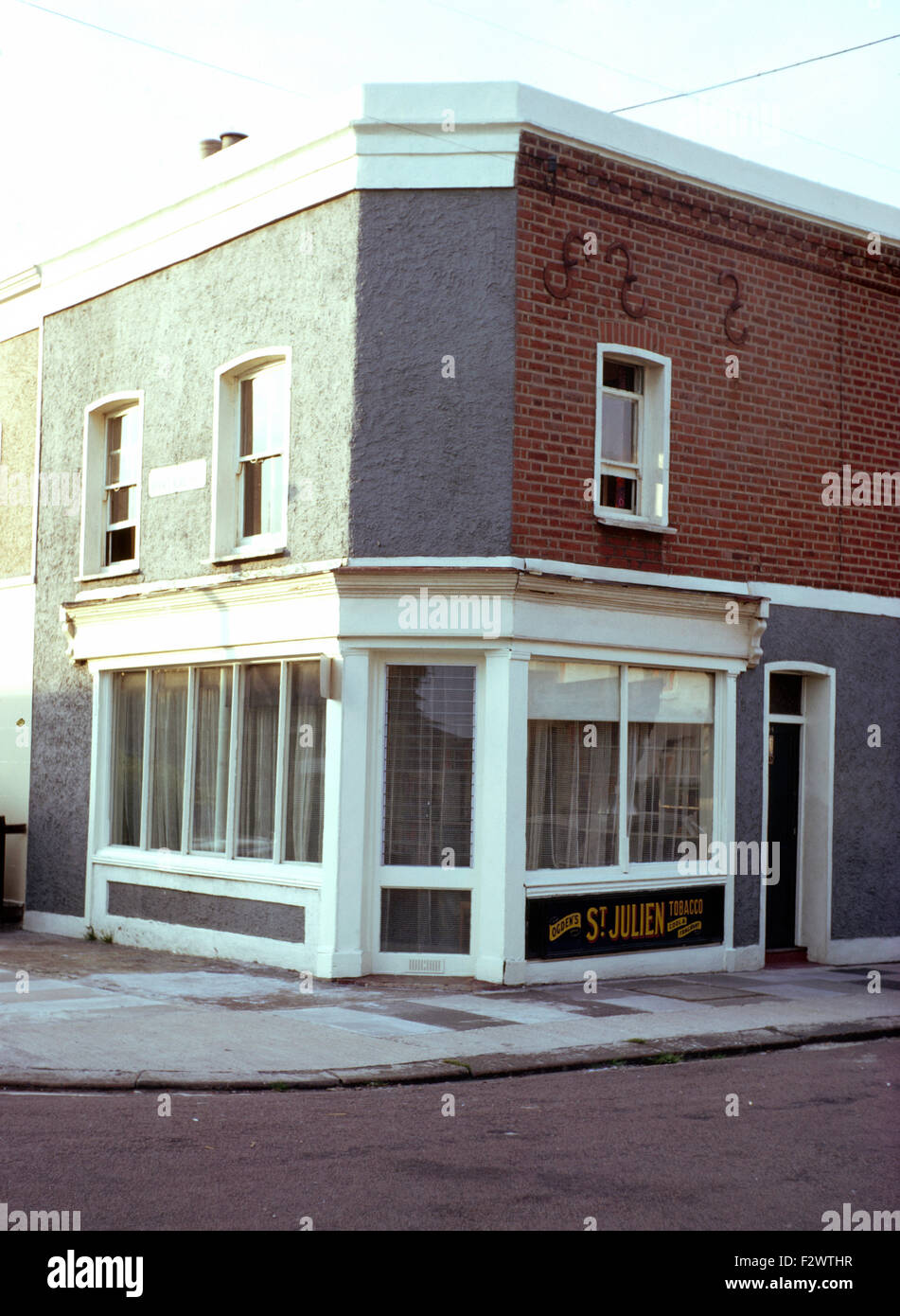 Shop house exterior hi-res stock photography and images - Alamy