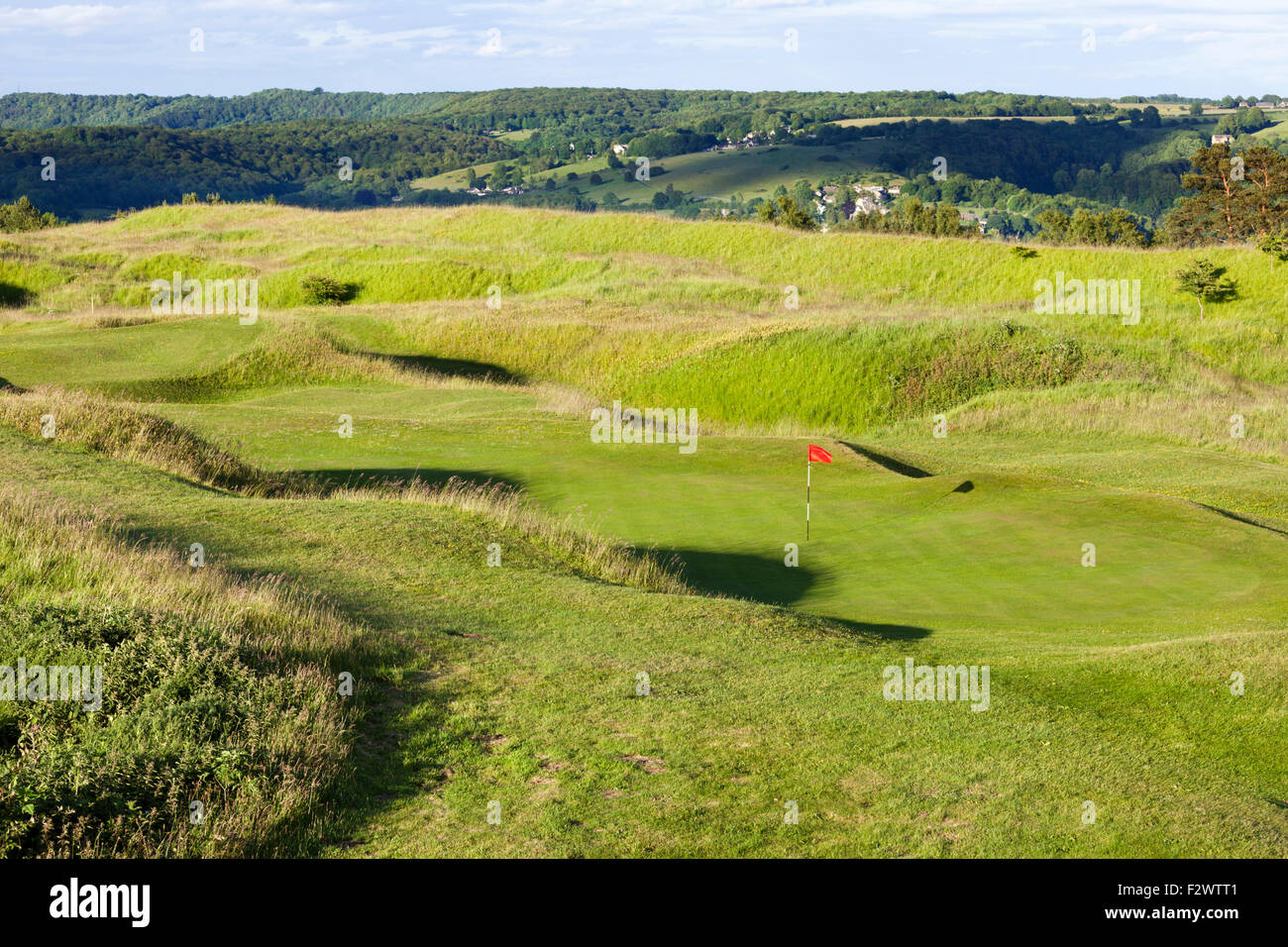 Golf course red flags hi-res stock photography and images - Alamy
