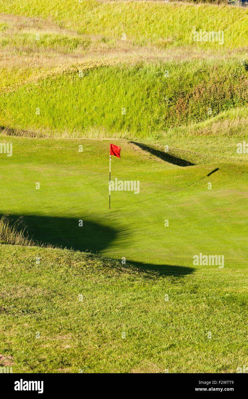 Golf course red flags hi-res stock photography and images - Alamy