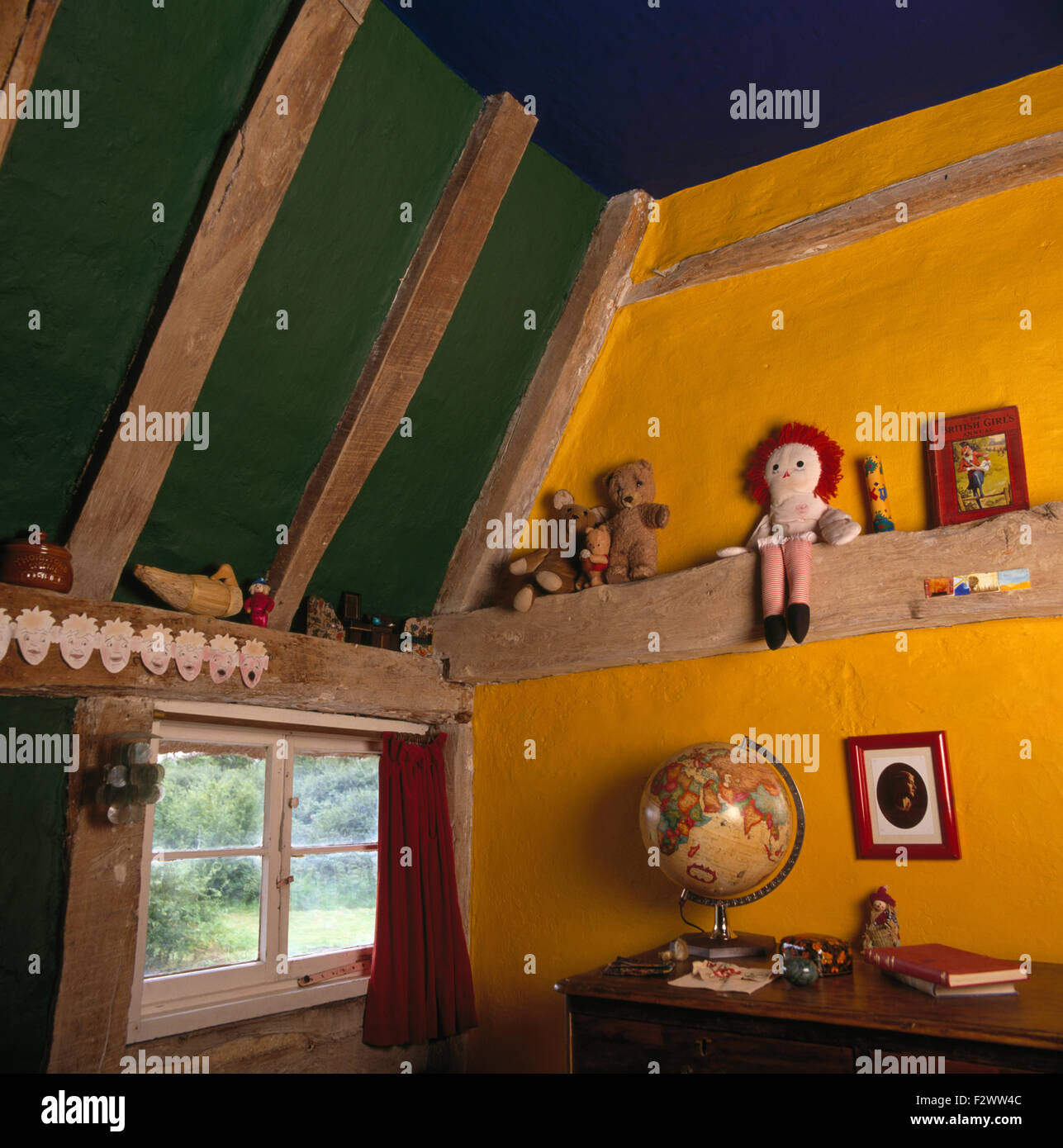 Beamed ceiling hi-res stock photography and images - Alamy