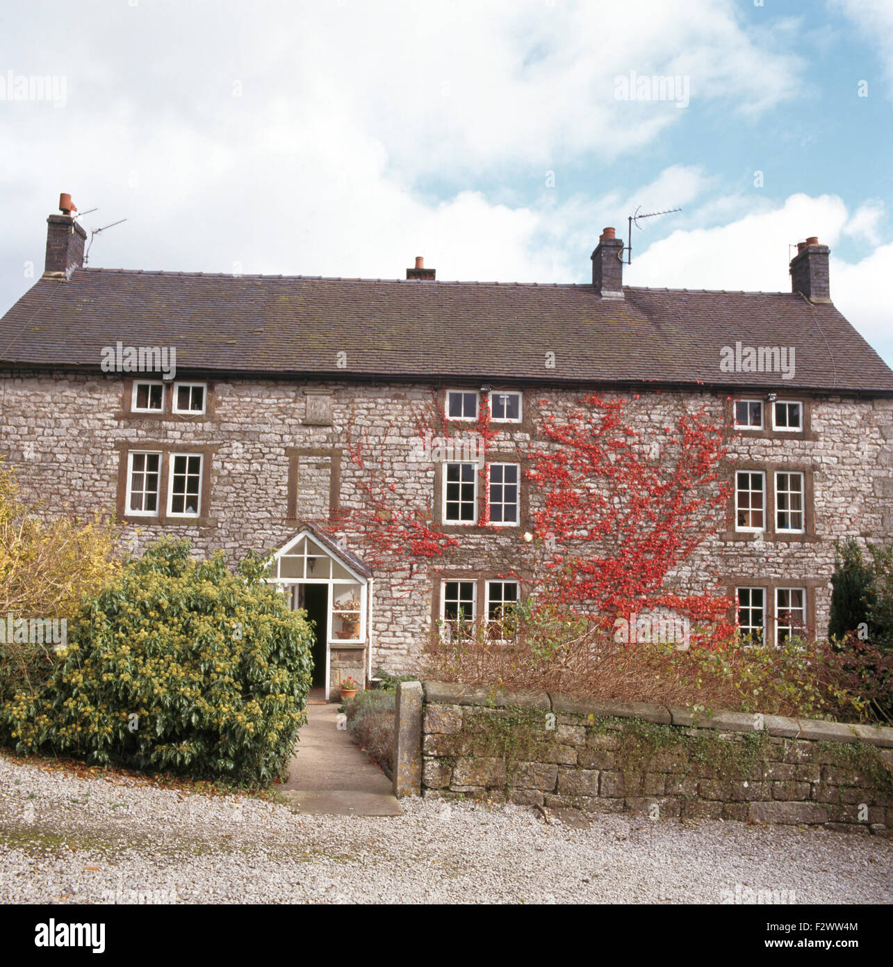 Stone country house exterior hi-res stock photography and images - Alamy