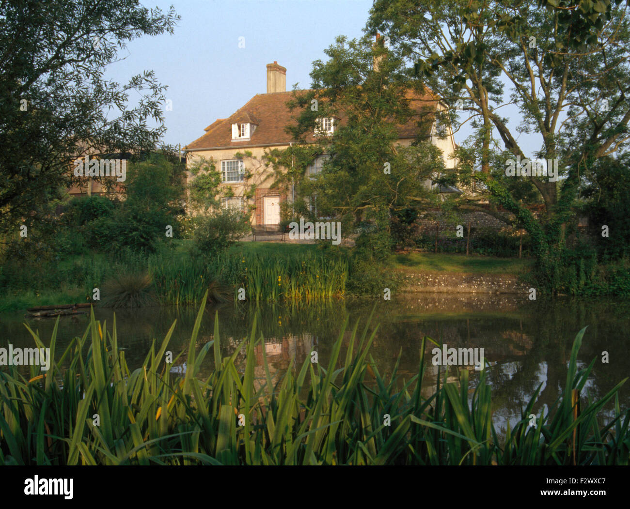 Exterior charleston farm in sussex hi-res stock photography and images ...