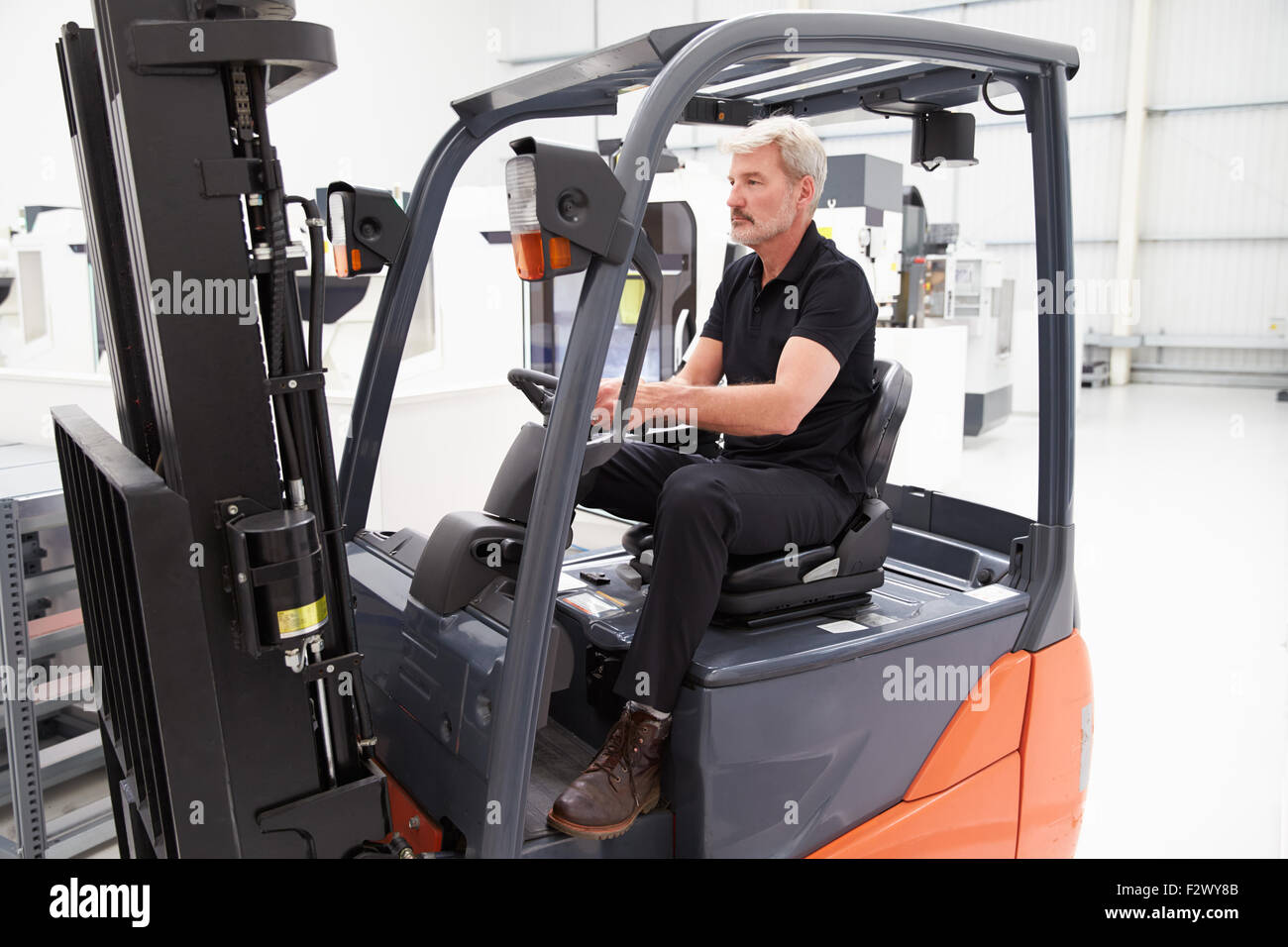 Factory operating forklift hi-res stock photography and images - Alamy
