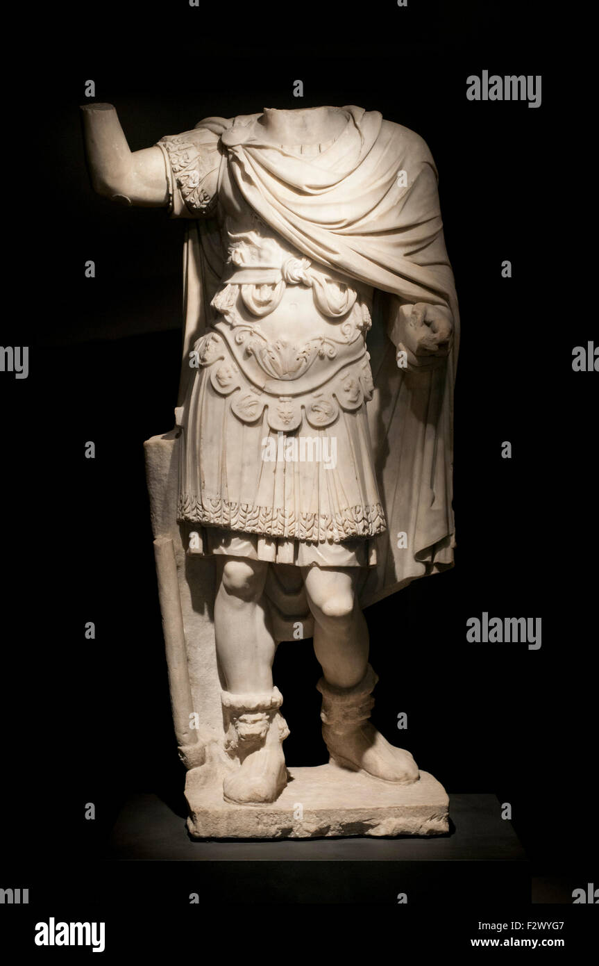 Headless roman statue hi-res stock photography and images - Alamy