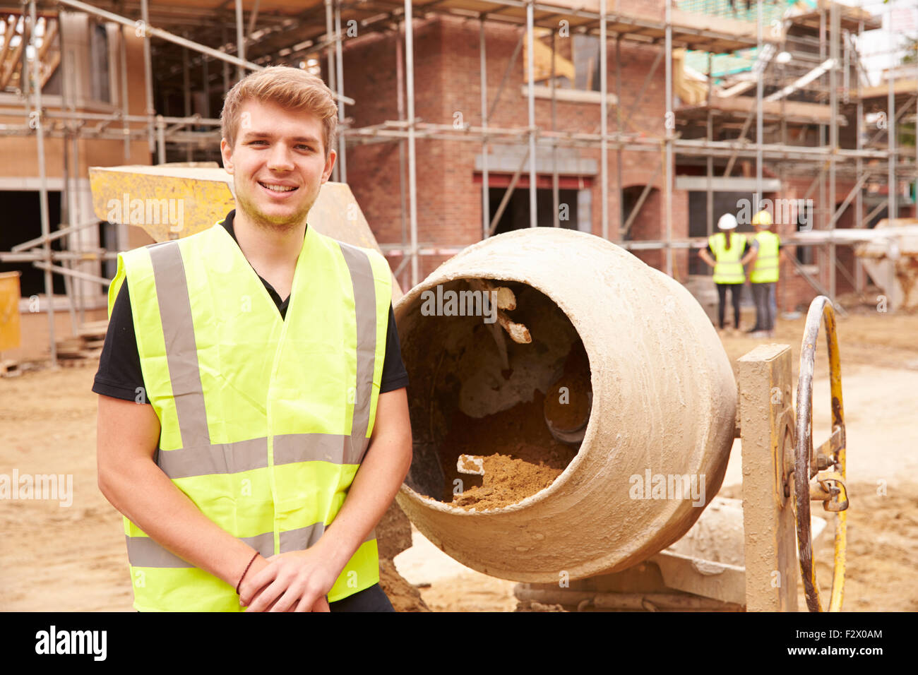 Worker mixer cement machinery hi-res stock photography and images - Alamy