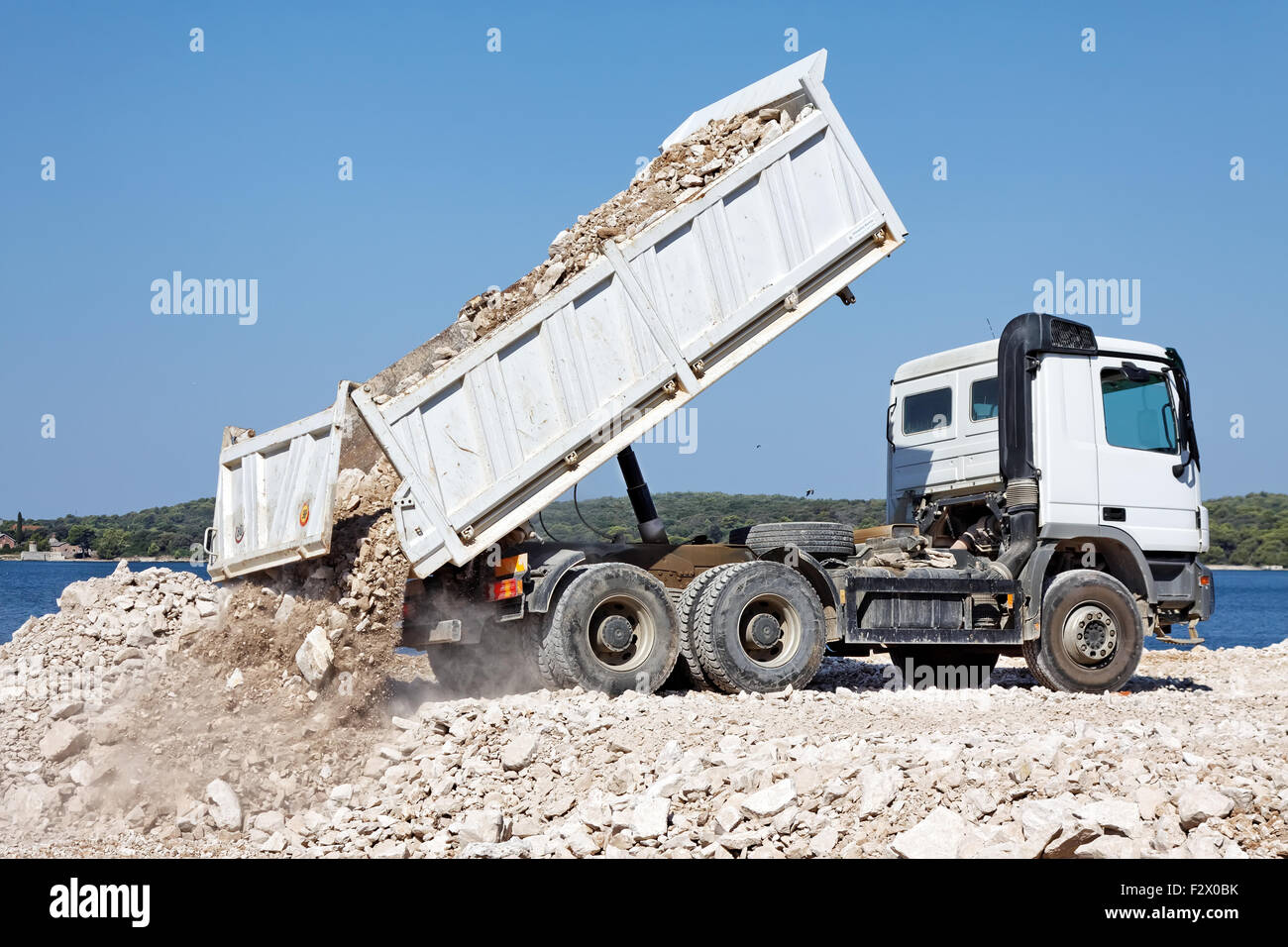 Tipper truck hi-res stock photography and images - Alamy