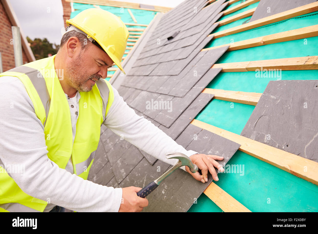 Slate tile fixing hammer roof hi-res stock photography and images - Alamy