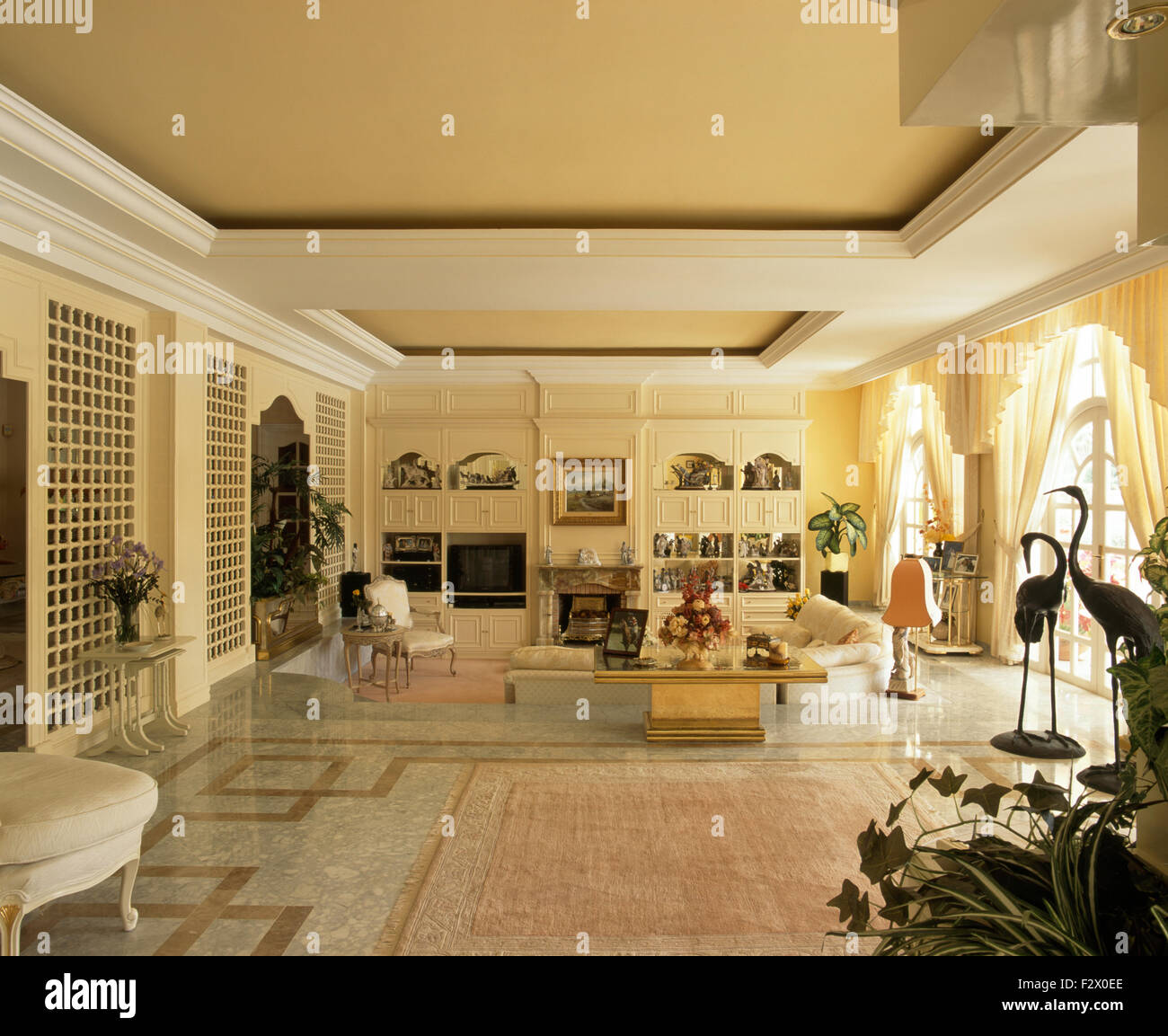 Uncluttered living room hi-res stock photography and images - Alamy