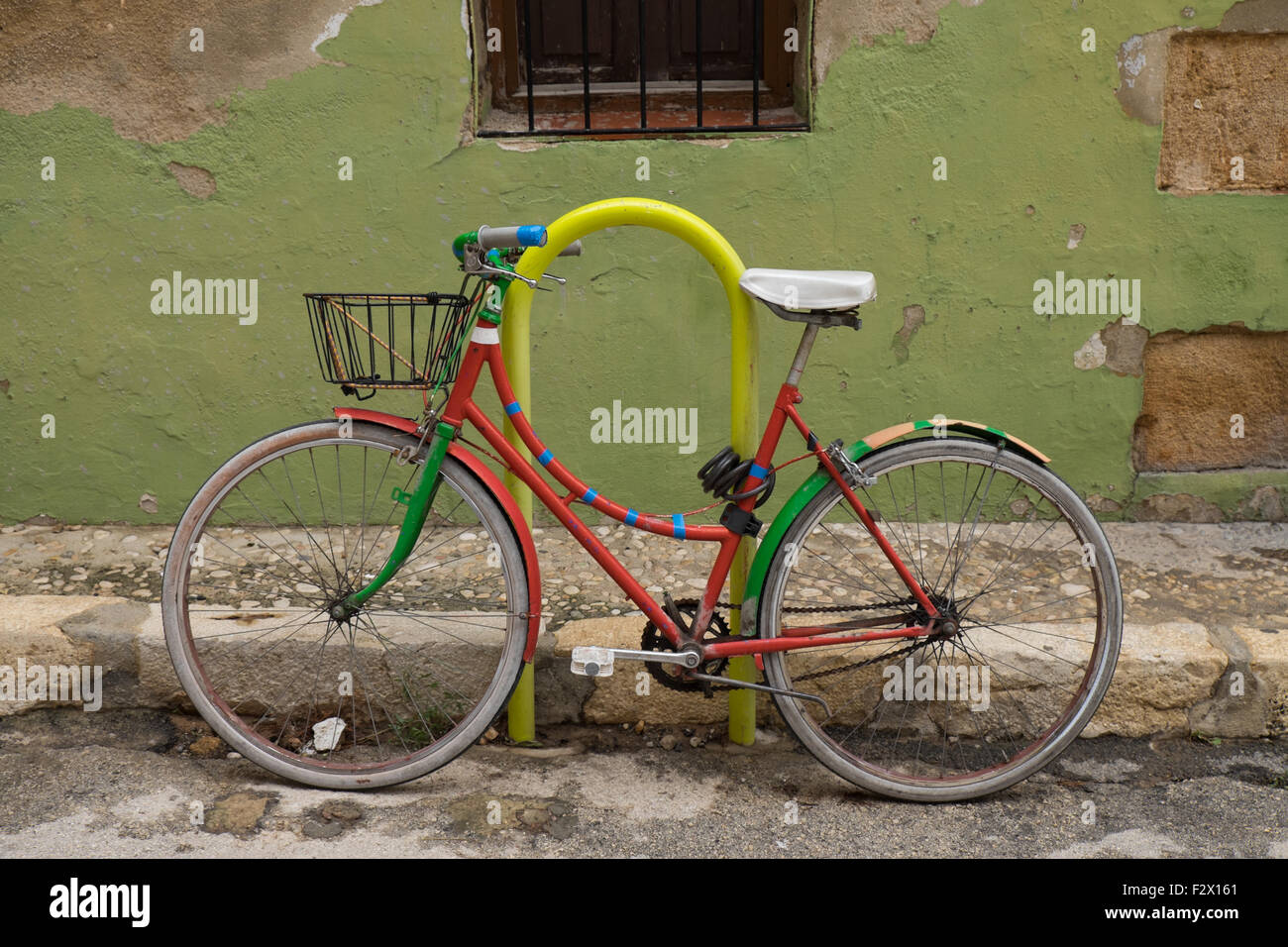 European bike bicycle construction hi-res stock photography and images ...