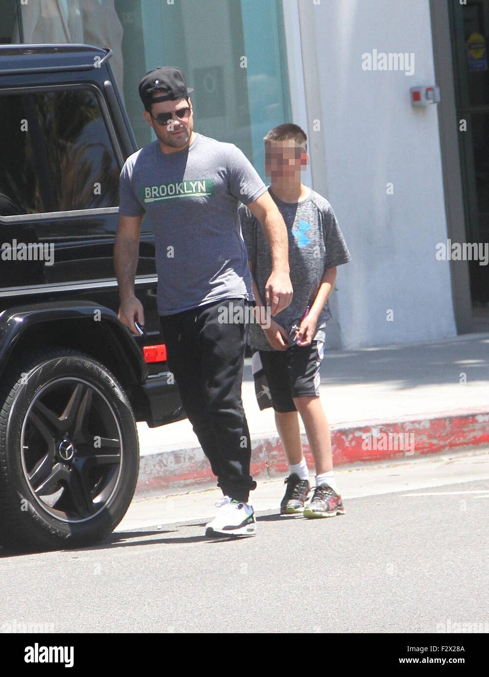 Hilary Duff and her ex-husband Mike Comrie spotted leaving Nate 'n Al ...