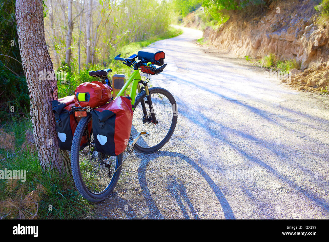 Bike with pannier hi-res stock photography and images - Alamy