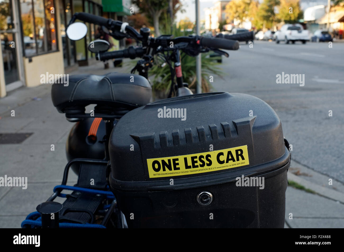 Car bicycle sign hi-res stock photography and images - Alamy