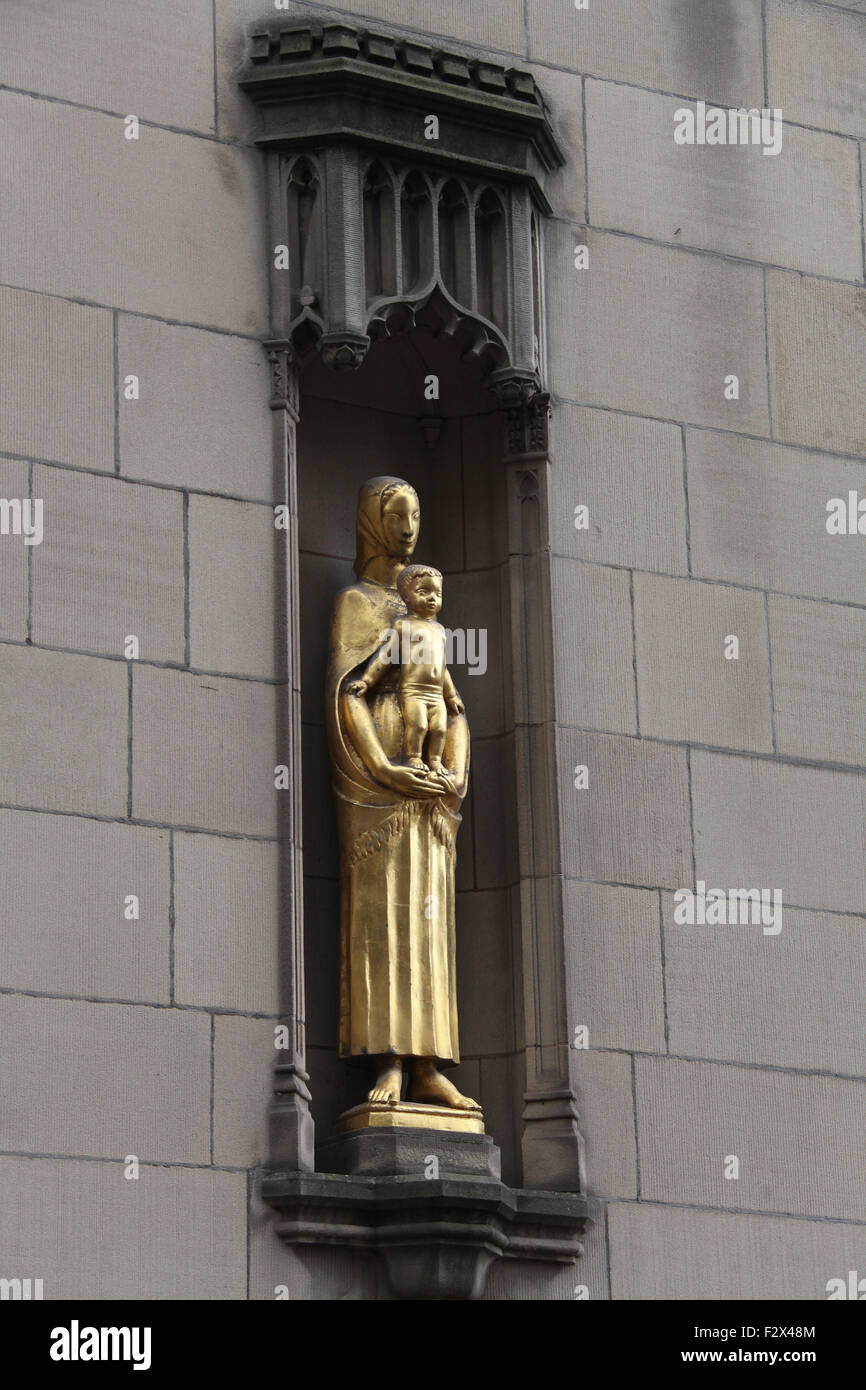 External manchester cathedral hi-res stock photography and images - Alamy