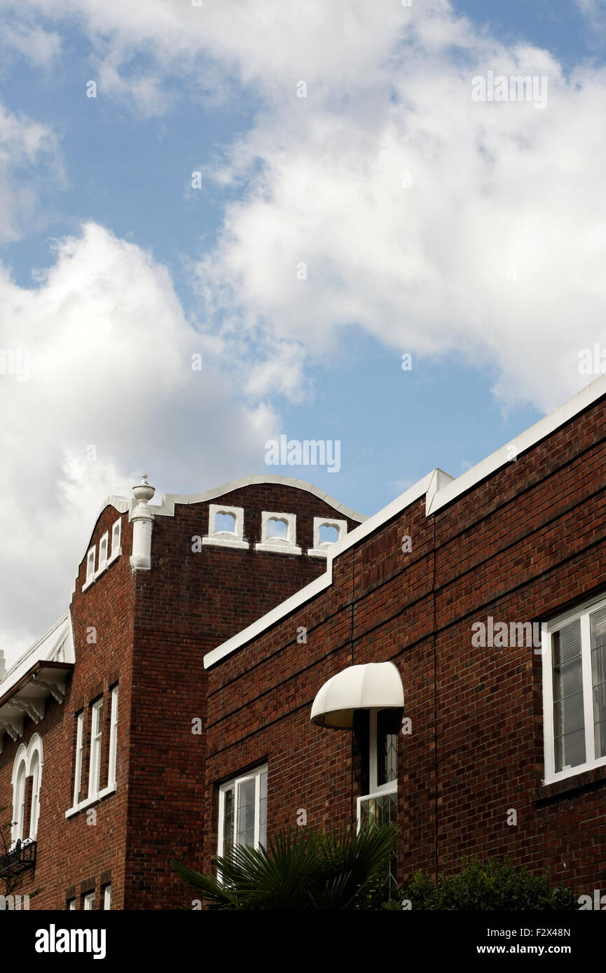 Old brick apartment building hi-res stock photography and images - Alamy
