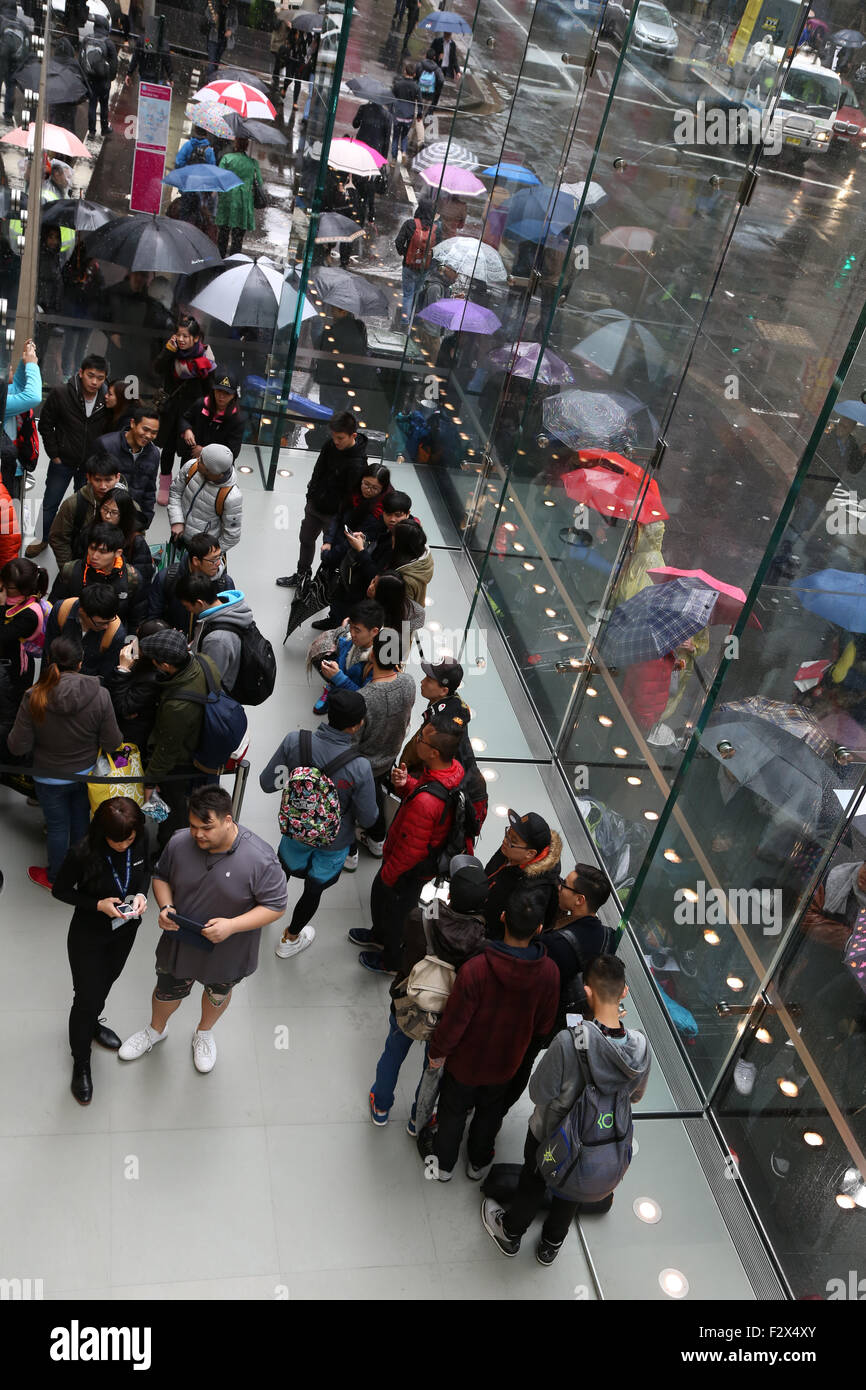 Sydney, Australia. 25 September 2015. Pictured: People queue outside ...