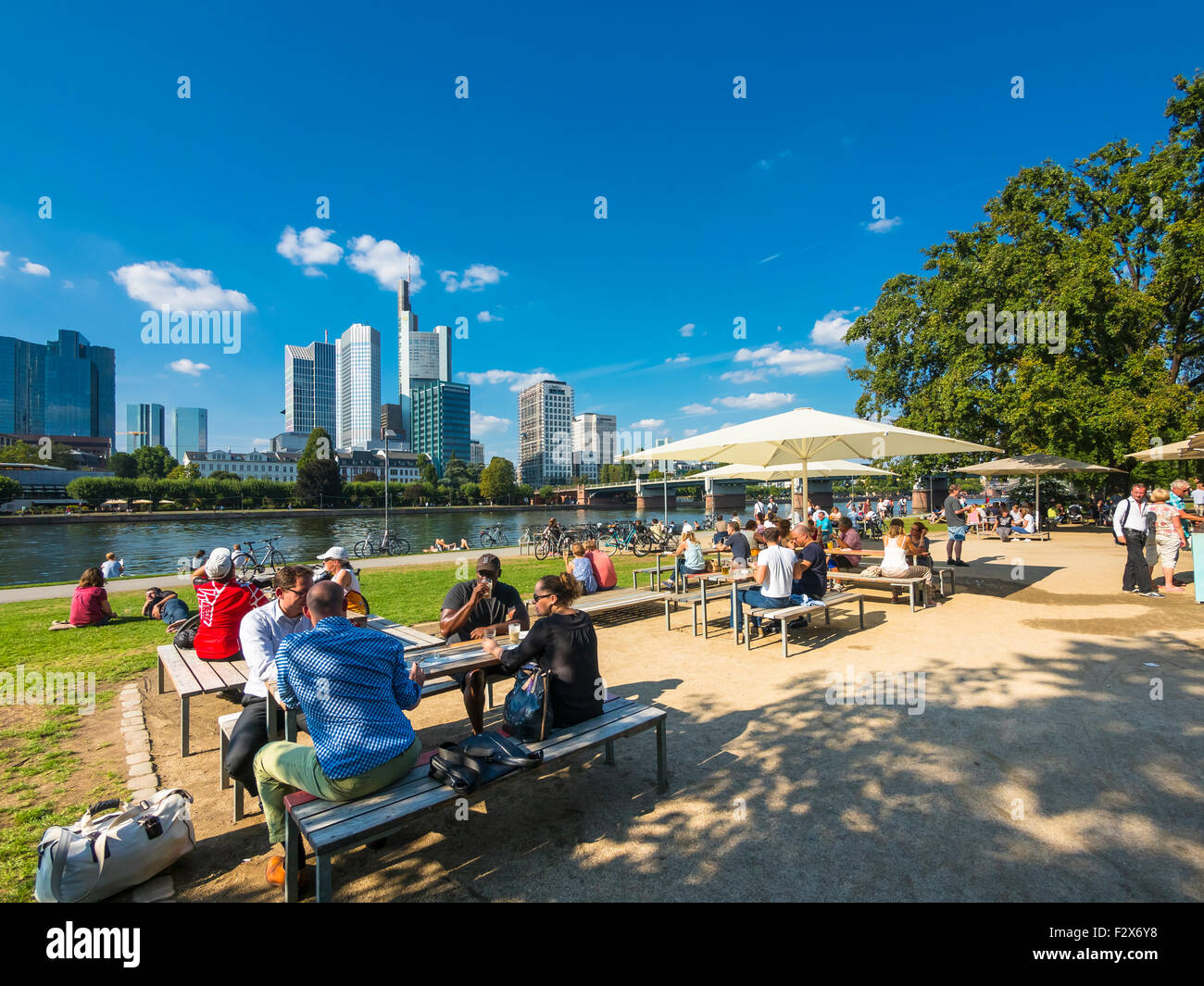 Germany, Hesse, Frankfurt, people at outdoor cafe with financial ...