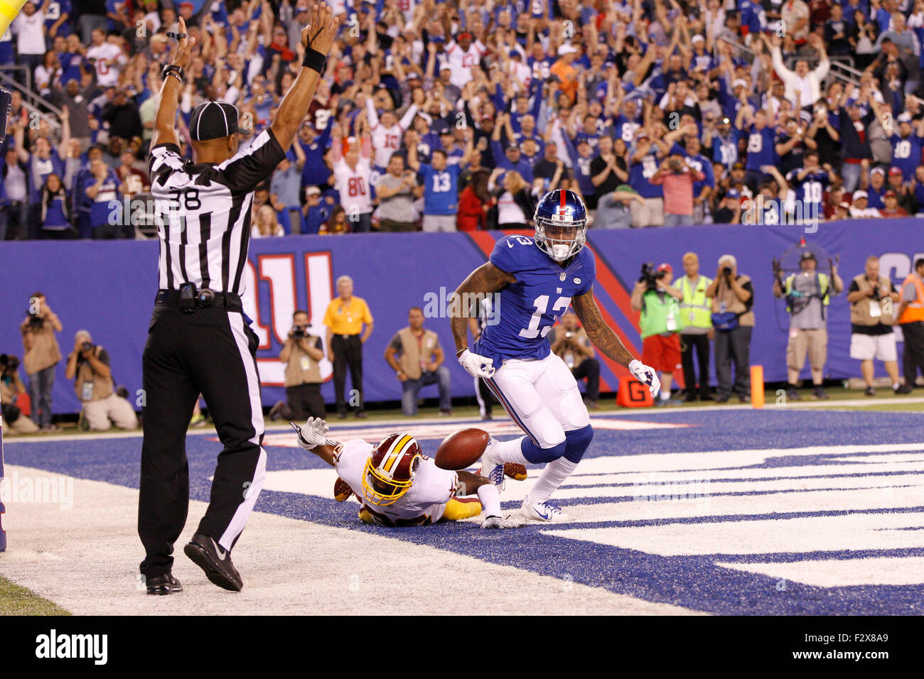 Catch signals hi-res stock photography and images - Alamy