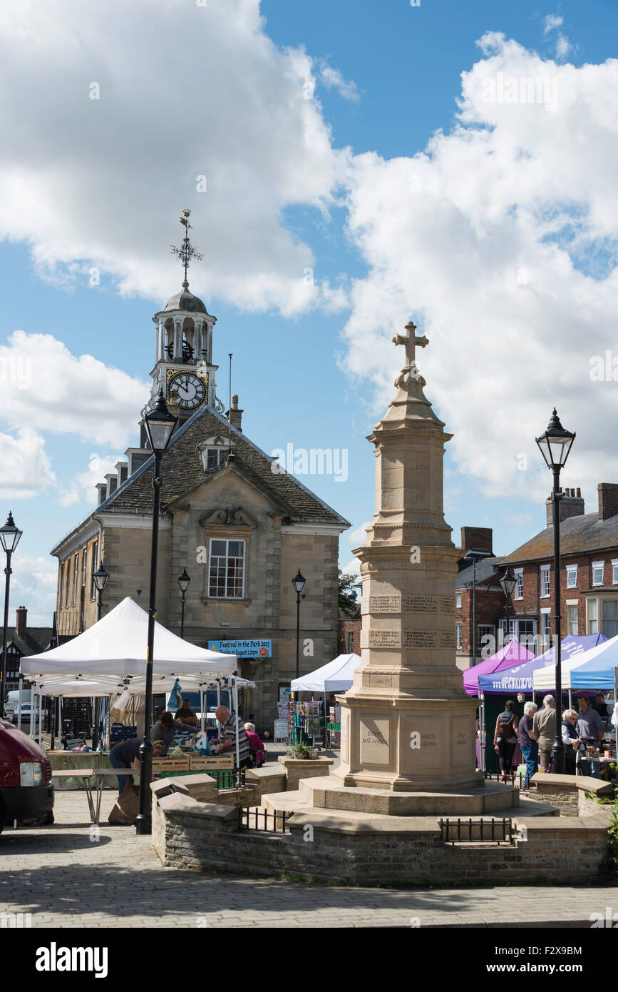 War Memorial and Georgian Town Hall, Market Place, Brackley ...