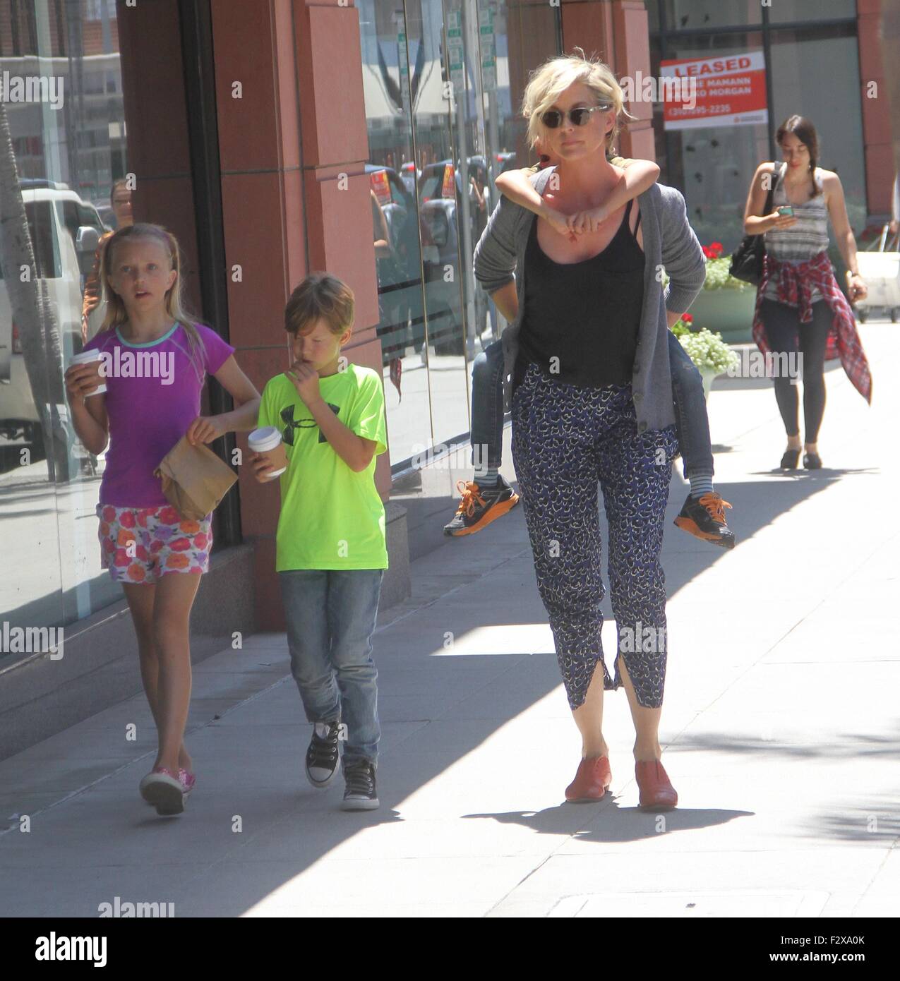 Jenna Elfman out and about with her children in Beverly Hills Featuring ...
