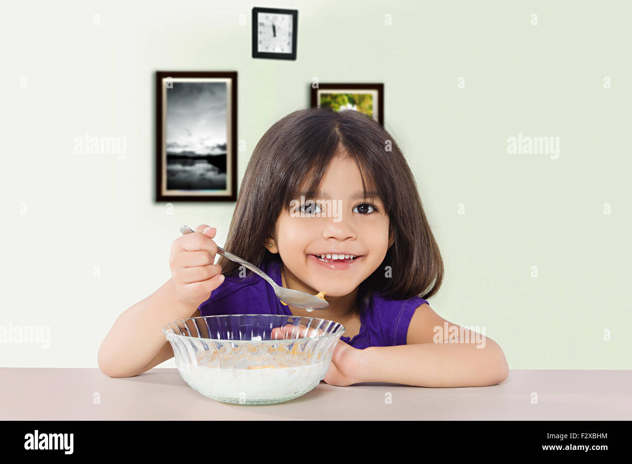 Portrait kid eating corn hi-res stock photography and images - Alamy