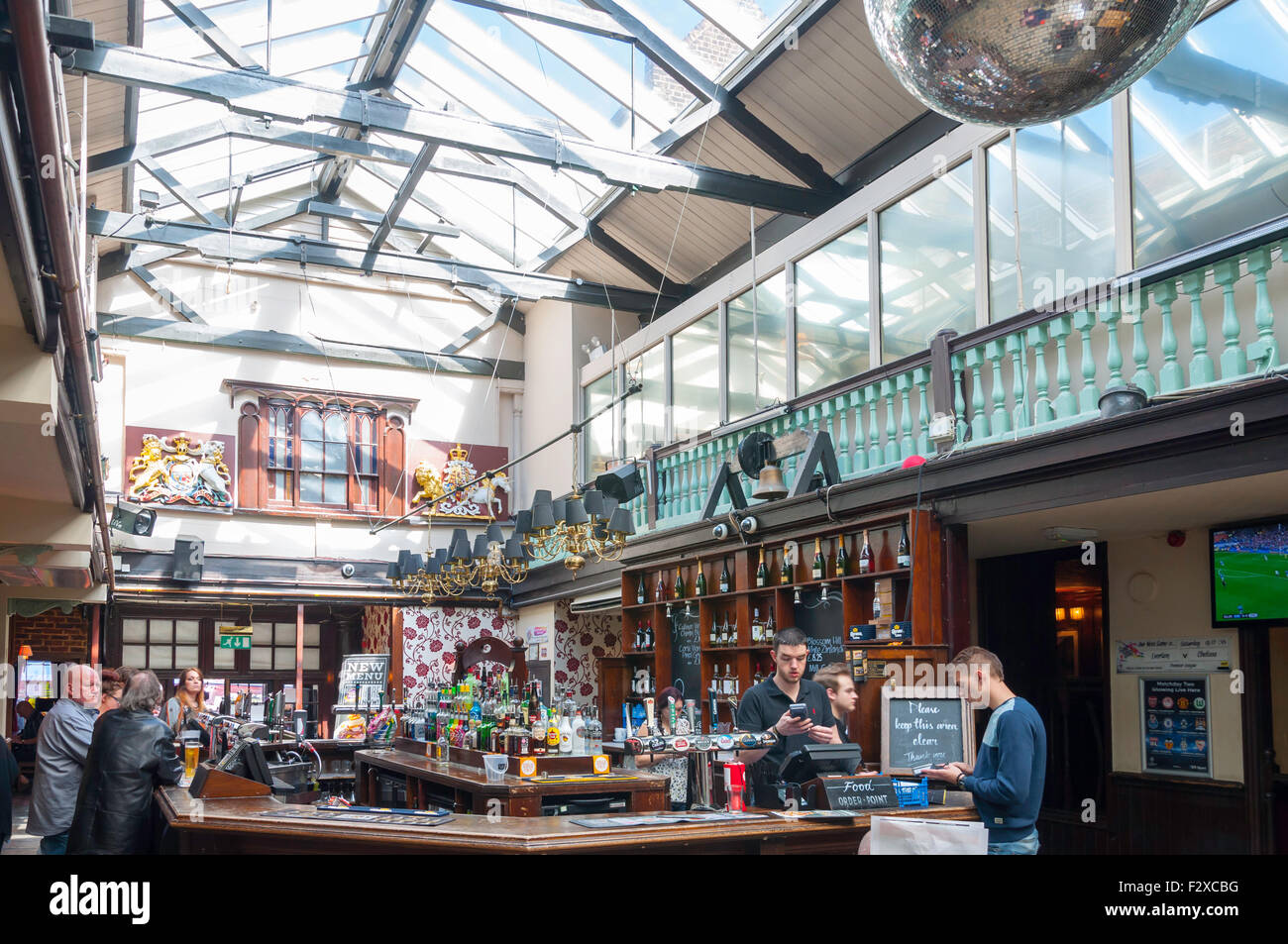 Interior bar of The Royal Victoria & Bull Hotel. Dartford High Street ...