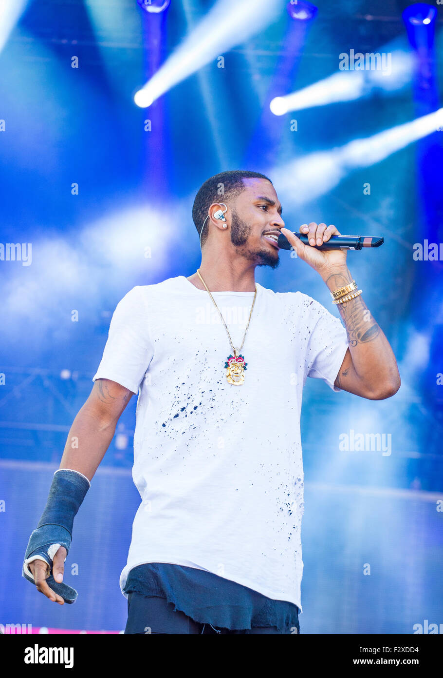 Singer Trey Songz performs onstage at the 2015 iHeartRadio Music ...