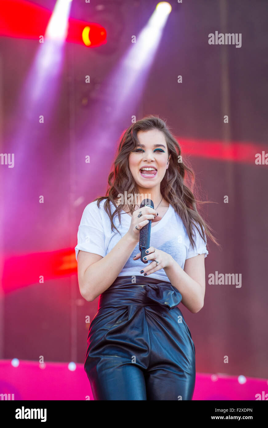 Actress/singer Hailee Steinfeld performs onstage at the 2015 ...