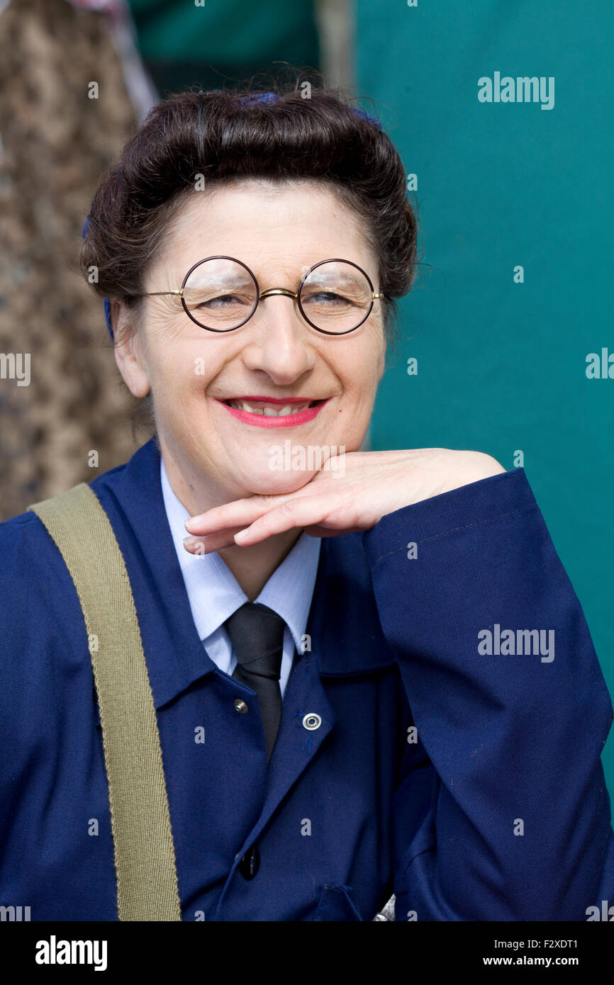 1940s land girl costume hi-res stock photography and images - Alamy