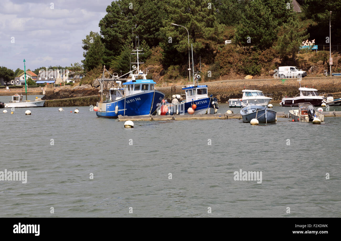 View of Le Port and boats moored, Port Anna, Sene, Vannes, Morbihan ...