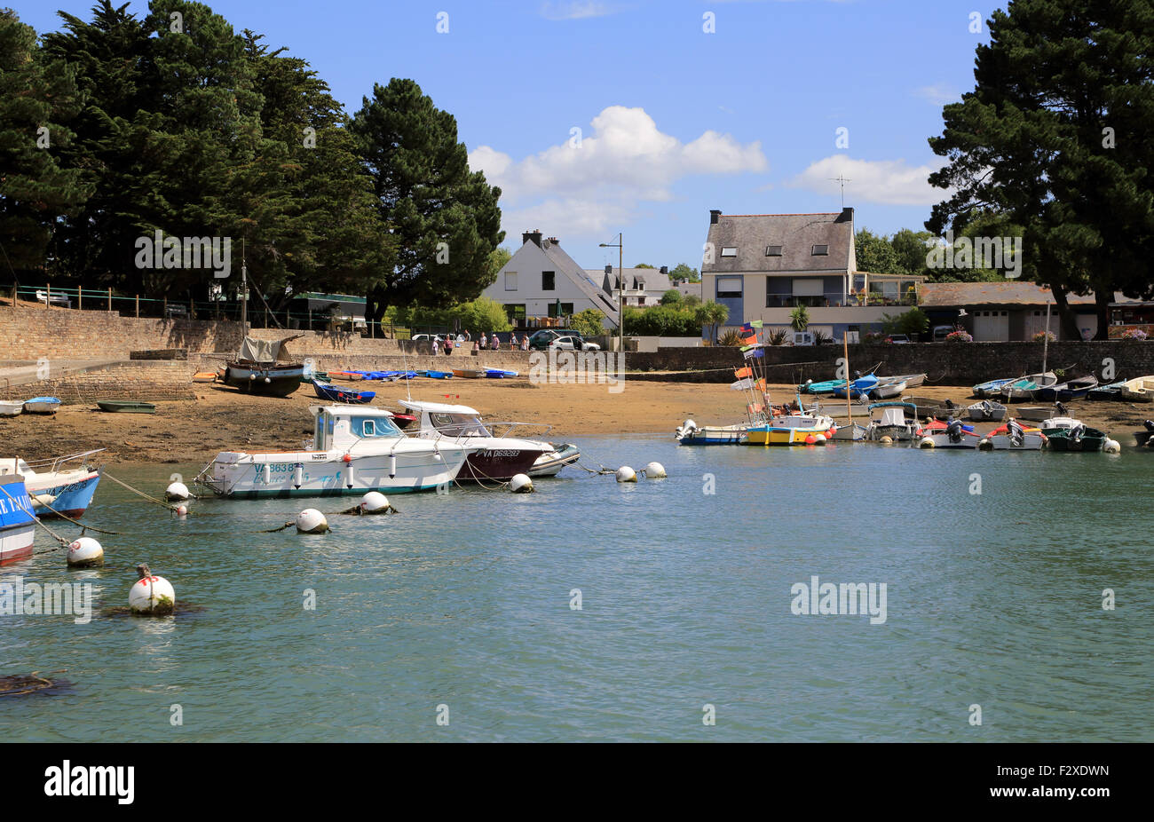 View of Le Port and boats moored, Port Anna, Sene, Vannes, Morbihan ...